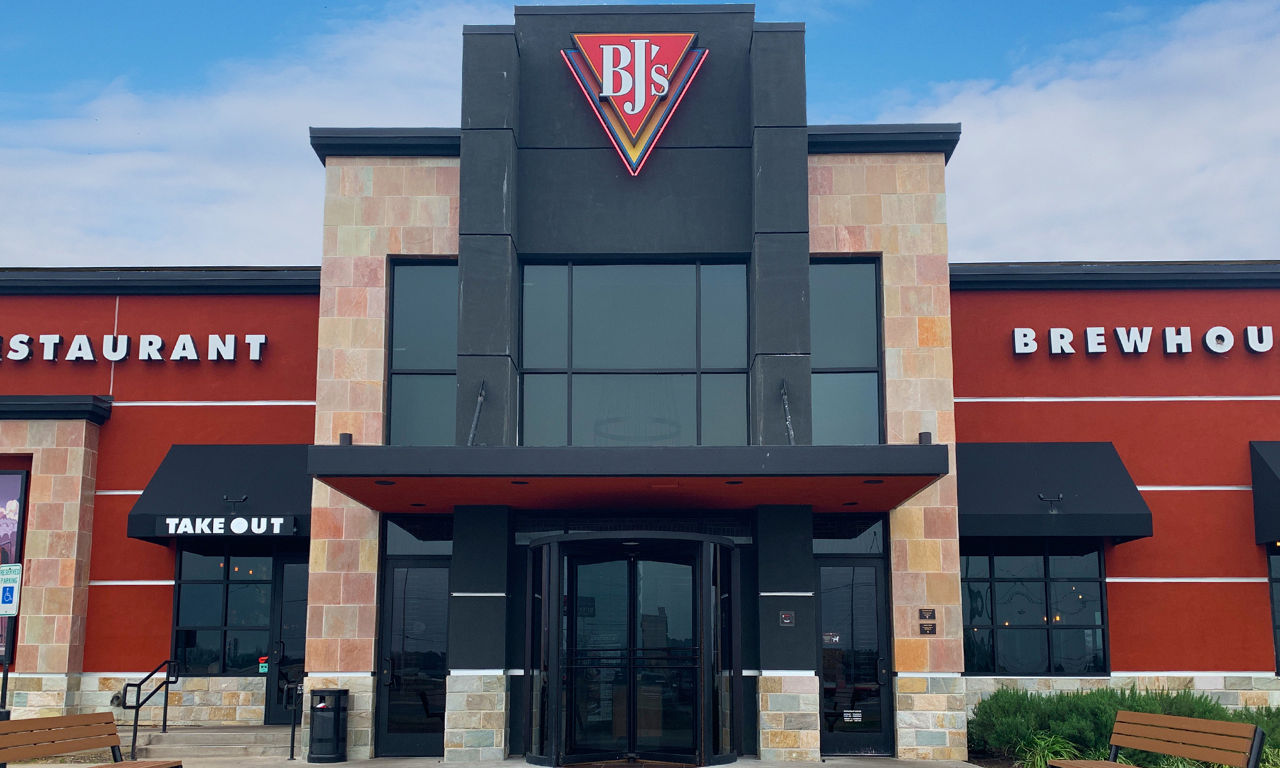 Handmade Burgers Pizza Beer More Easton Town Center Columbus OH 43219 Locations BJ s Restaurants and Brewhouse